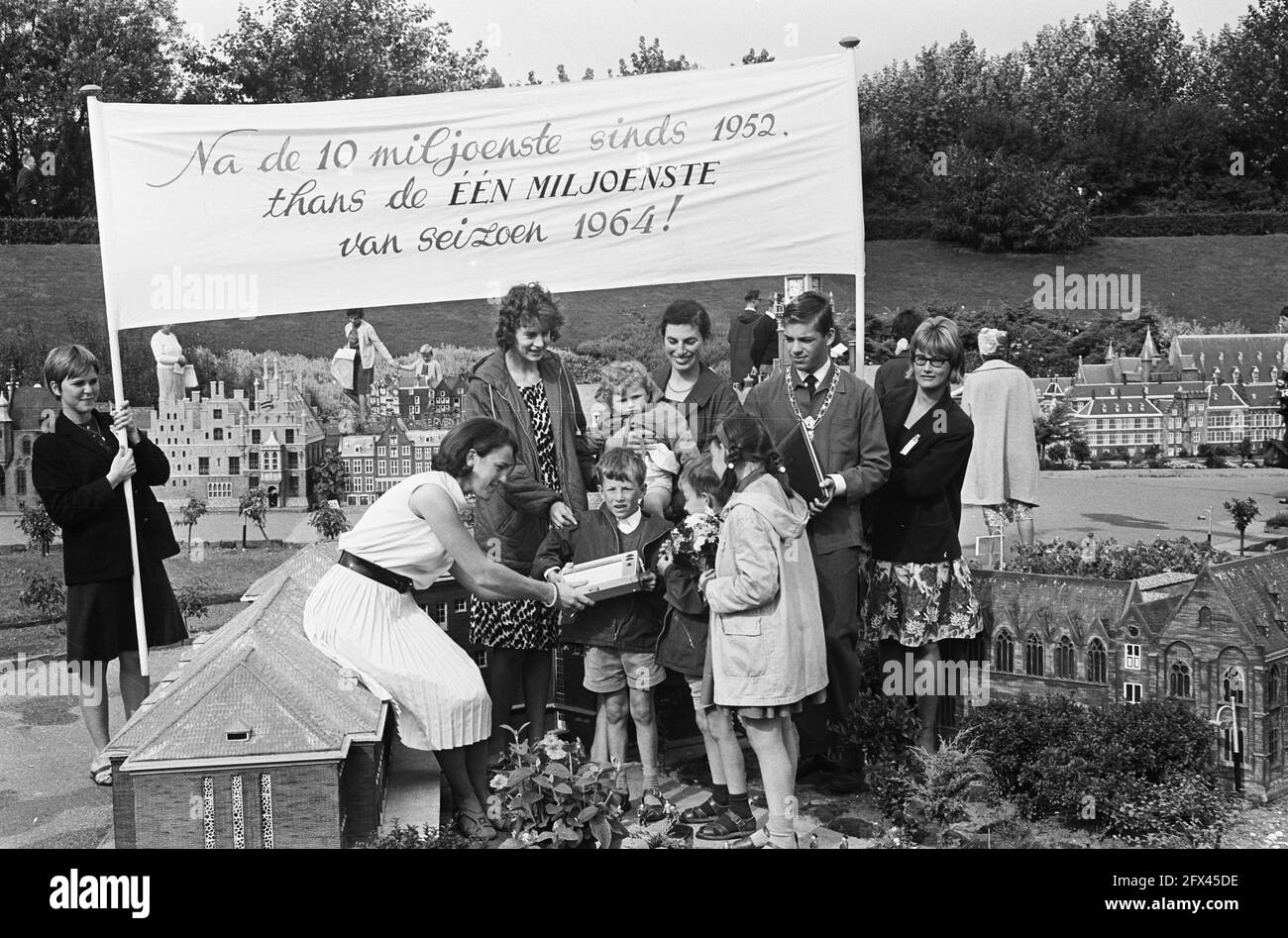 1000 000th visitor hi-res stock photography and images - Alamy