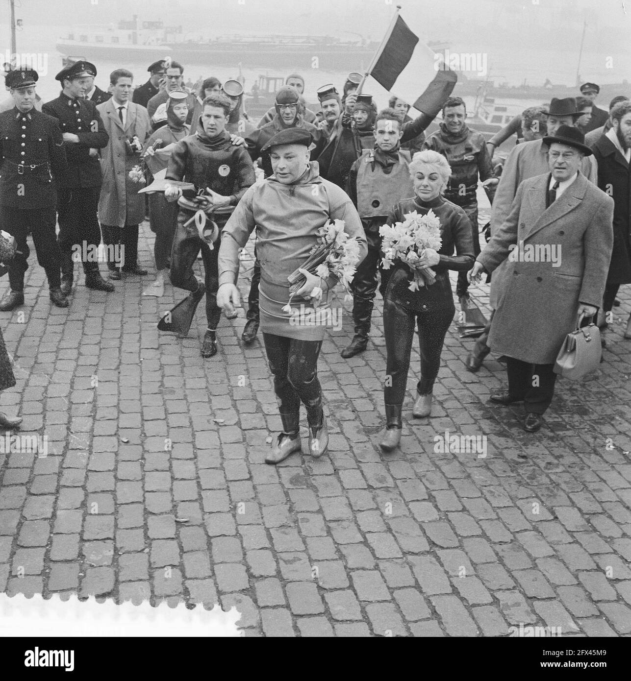 Frogmen Black and White Stock Photos & Images - Alamy