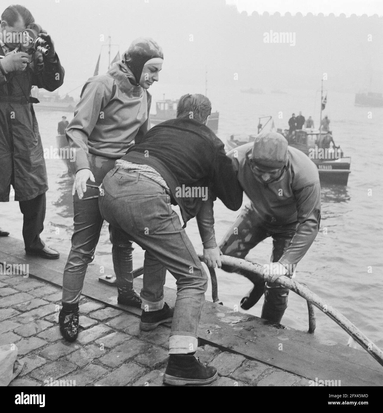 Frogmen Black and White Stock Photos & Images - Alamy