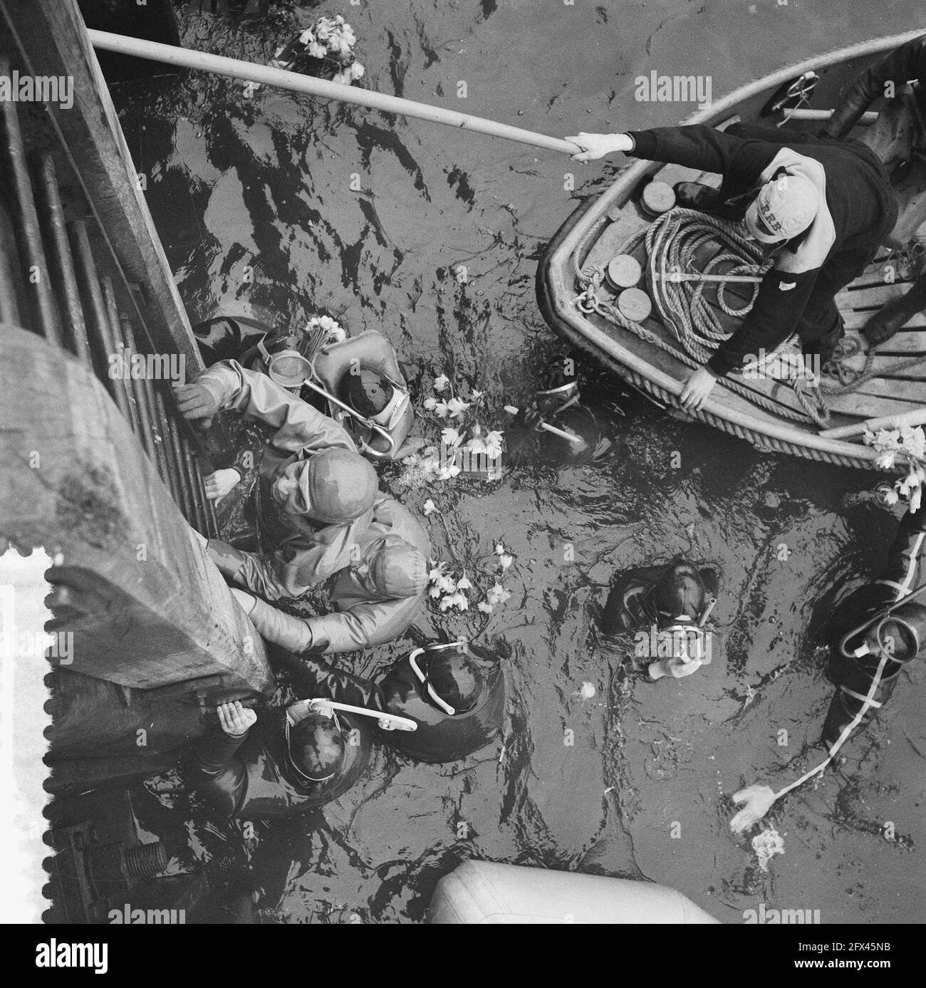 Frogmen Black and White Stock Photos & Images - Alamy