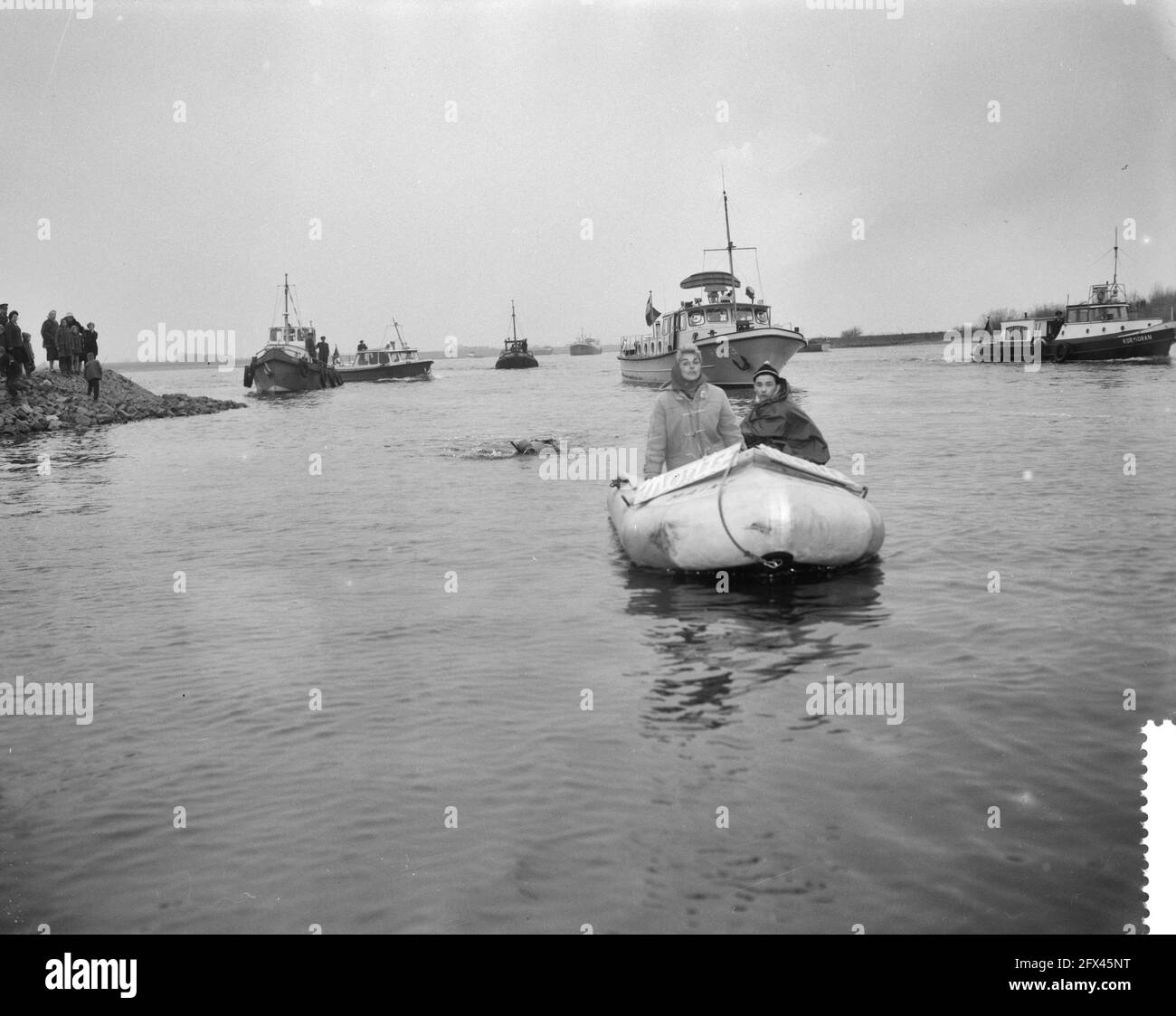 Frogmen Black and White Stock Photos & Images - Alamy