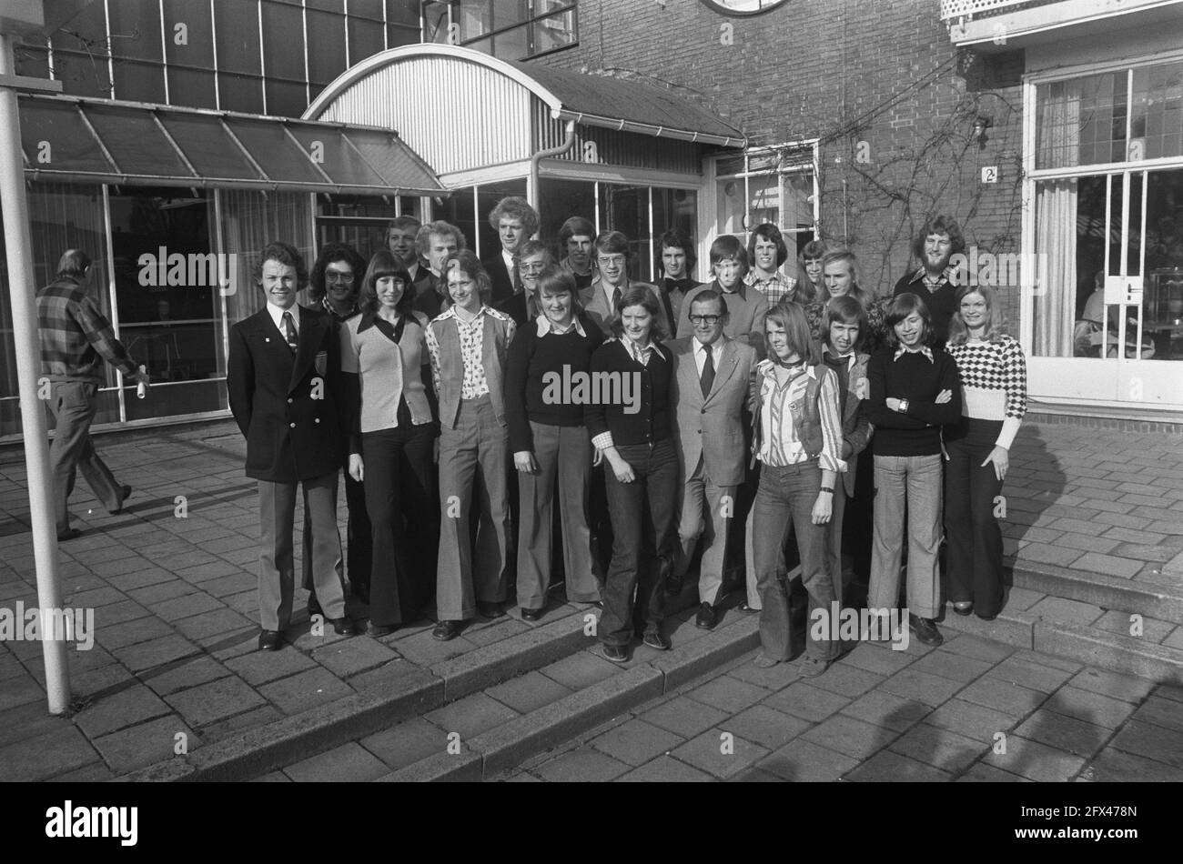The sportsmen pose for a group photo, with Leo van der Kar in their ...