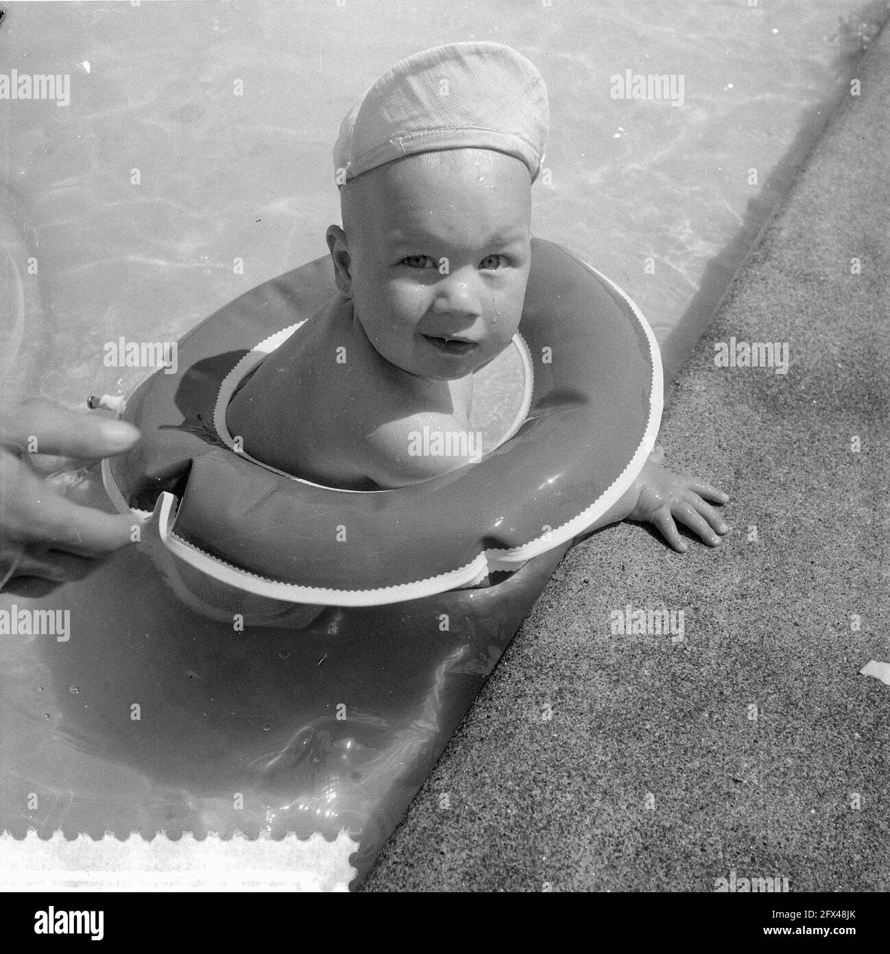 Childrens swimming pool pools hi-res stock photography and images - Alamy