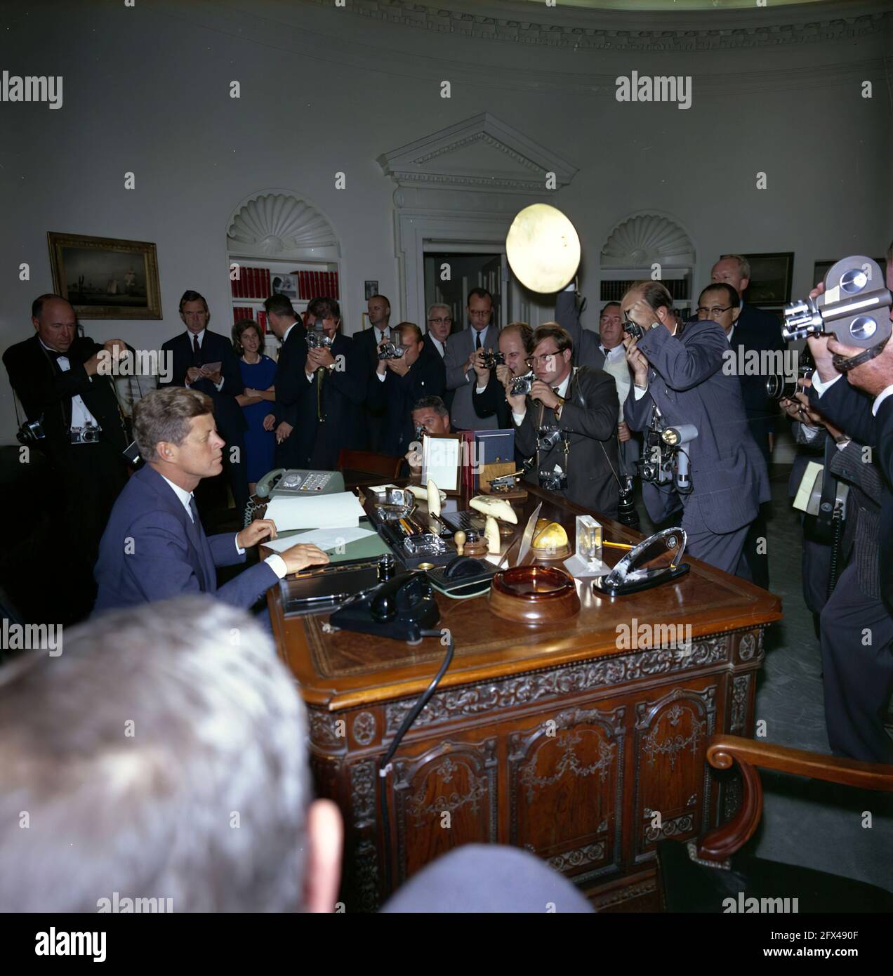 John kennedy library desk hi-res stock photography and images - Alamy