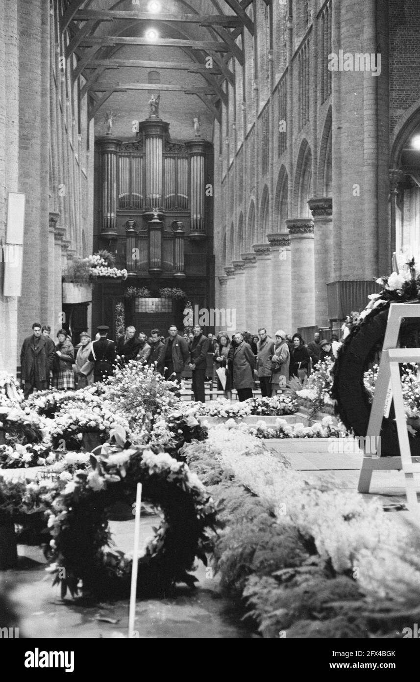 Defile past royal crypt hi-res stock photography and images - Alamy