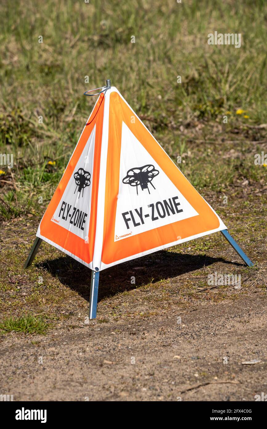Warning sign, on the operation of drones, marking of a safety area ...