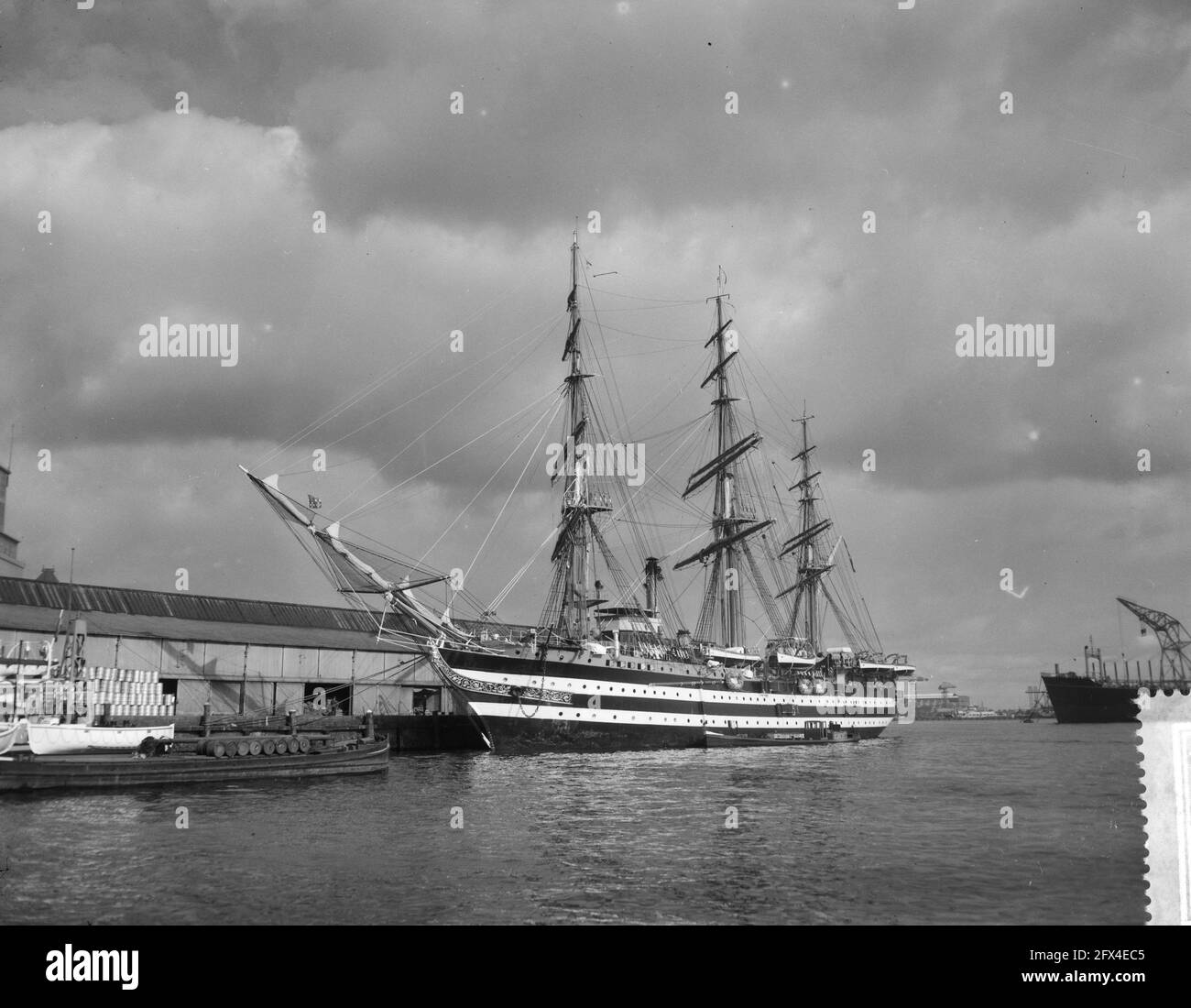 Arrival italian naval sail training ship hi-res stock photography and ...