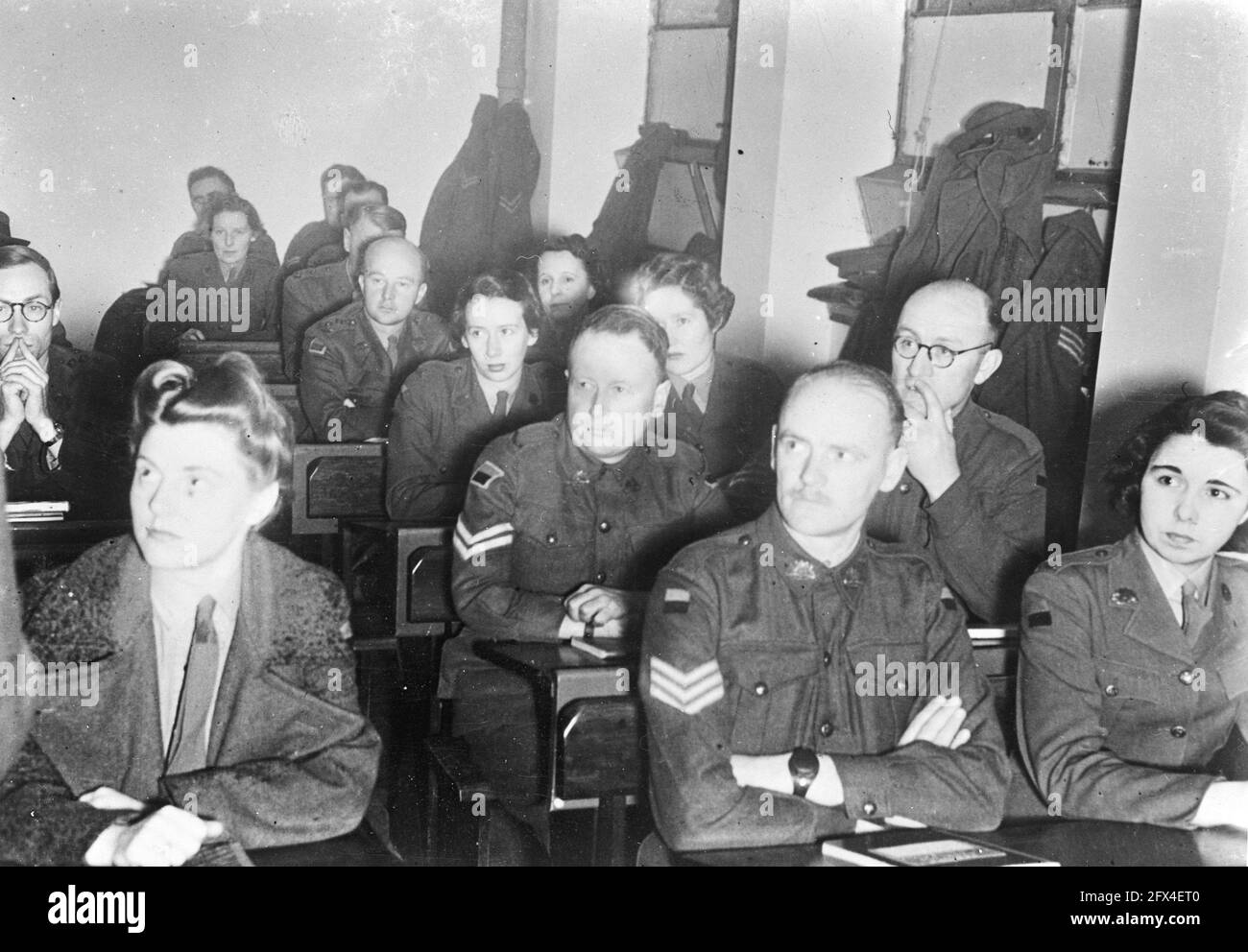 Australian soldier world war two hi-res stock photography and images ...