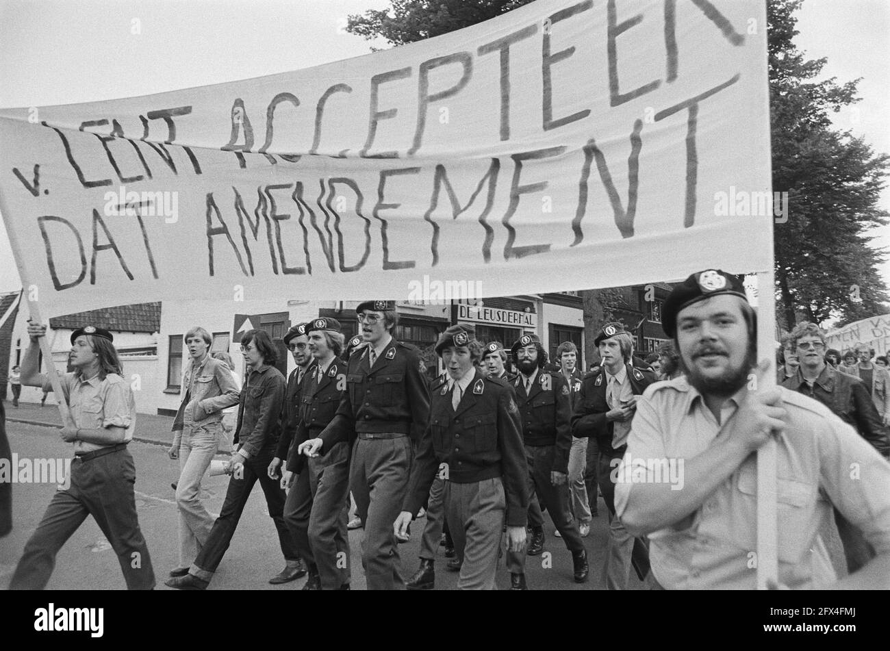 Demonstration conscripted soldiers hi-res stock photography and images ...