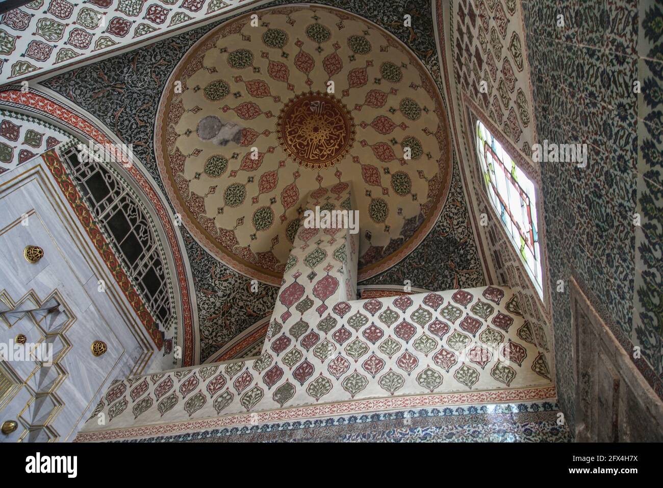 Istanbul topkapi palace jewels hi-res stock photography and images - Alamy