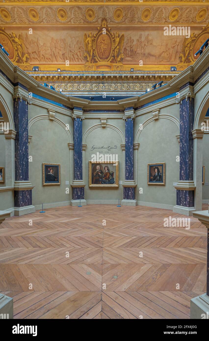Versailles, France - 19 05 2021: Castle of Versailles. Stone statue and ...