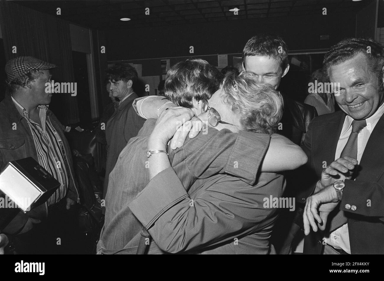 Victims of bus disaster in Norway, back at Schiphol, reception by ...