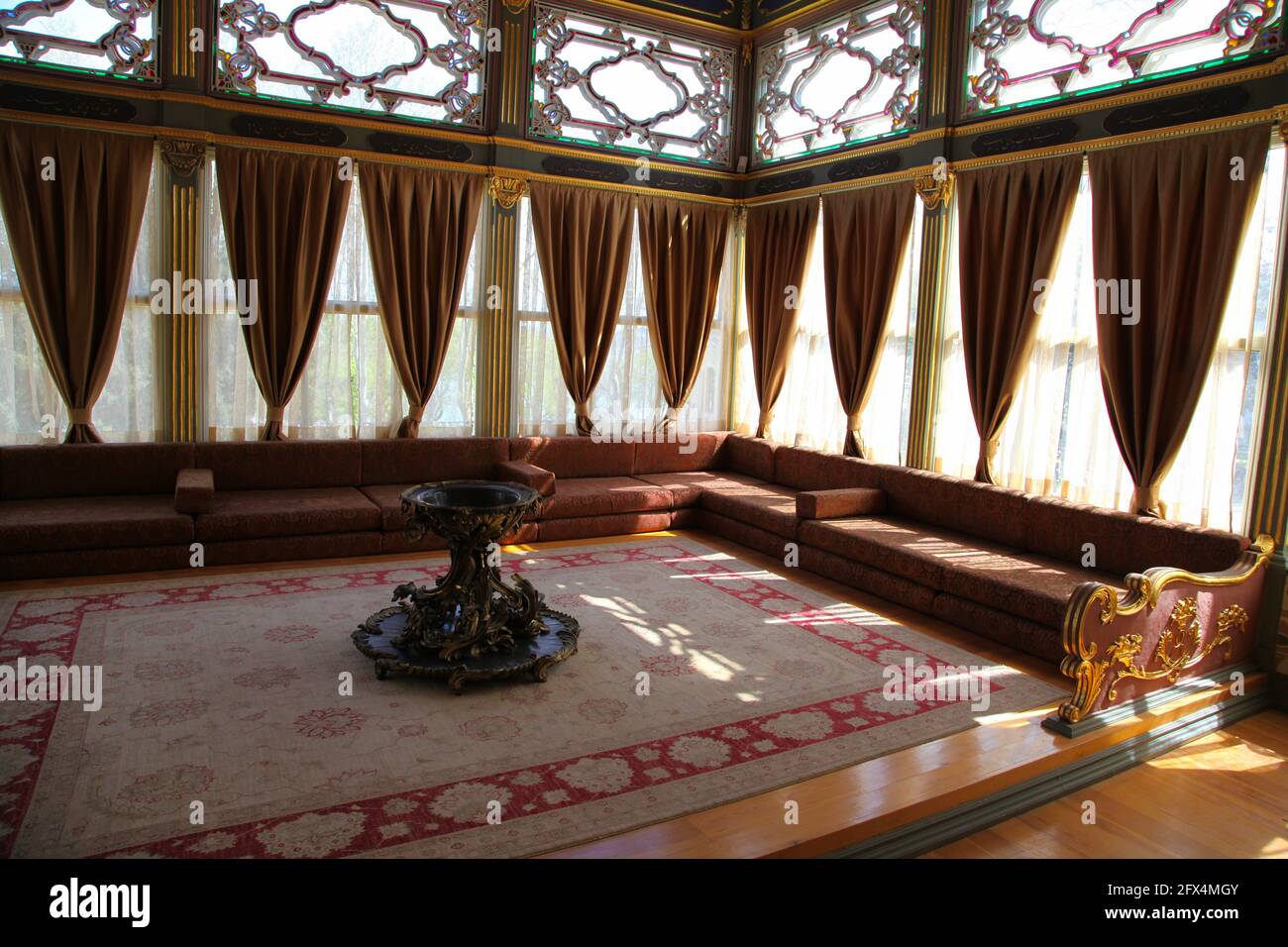 Istanbul topkapi palace jewels hi-res stock photography and images - Alamy