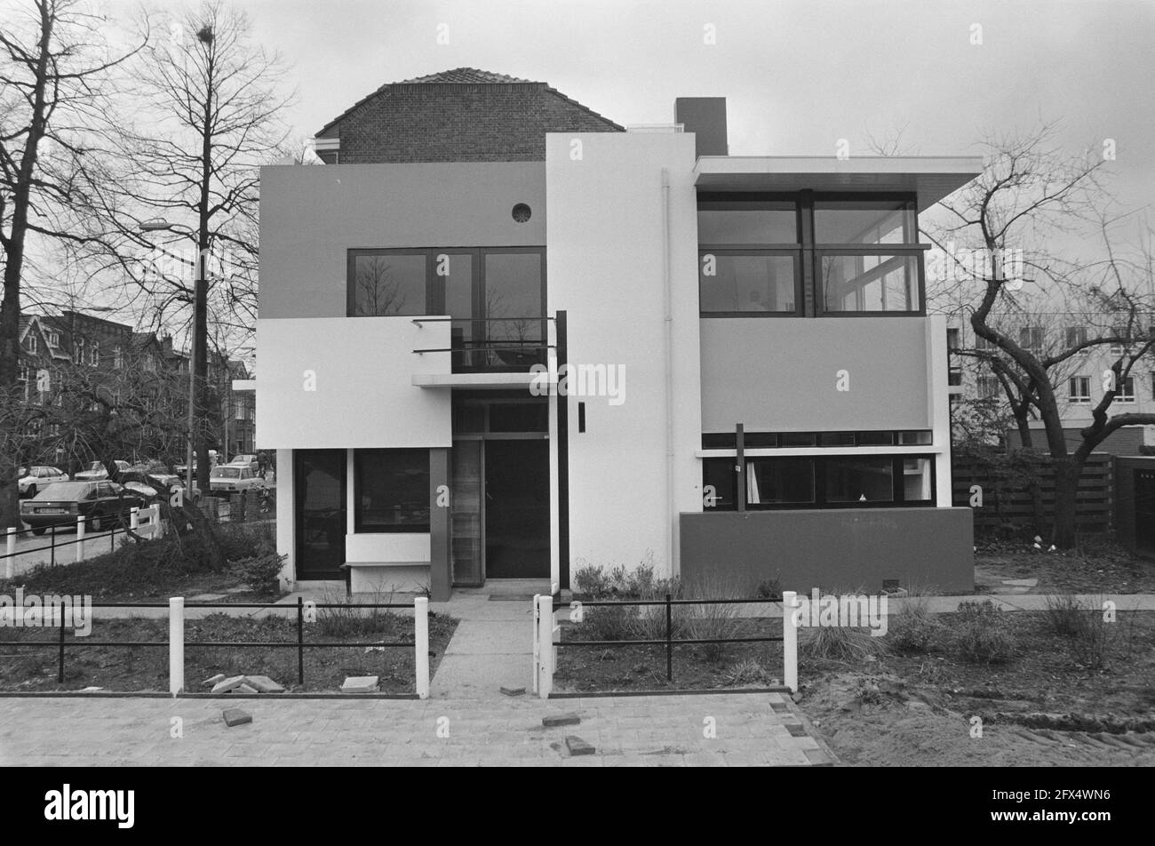 Exterior Rietveld Schroderhuis in Utrecht, March 27, 1987, architecture ...