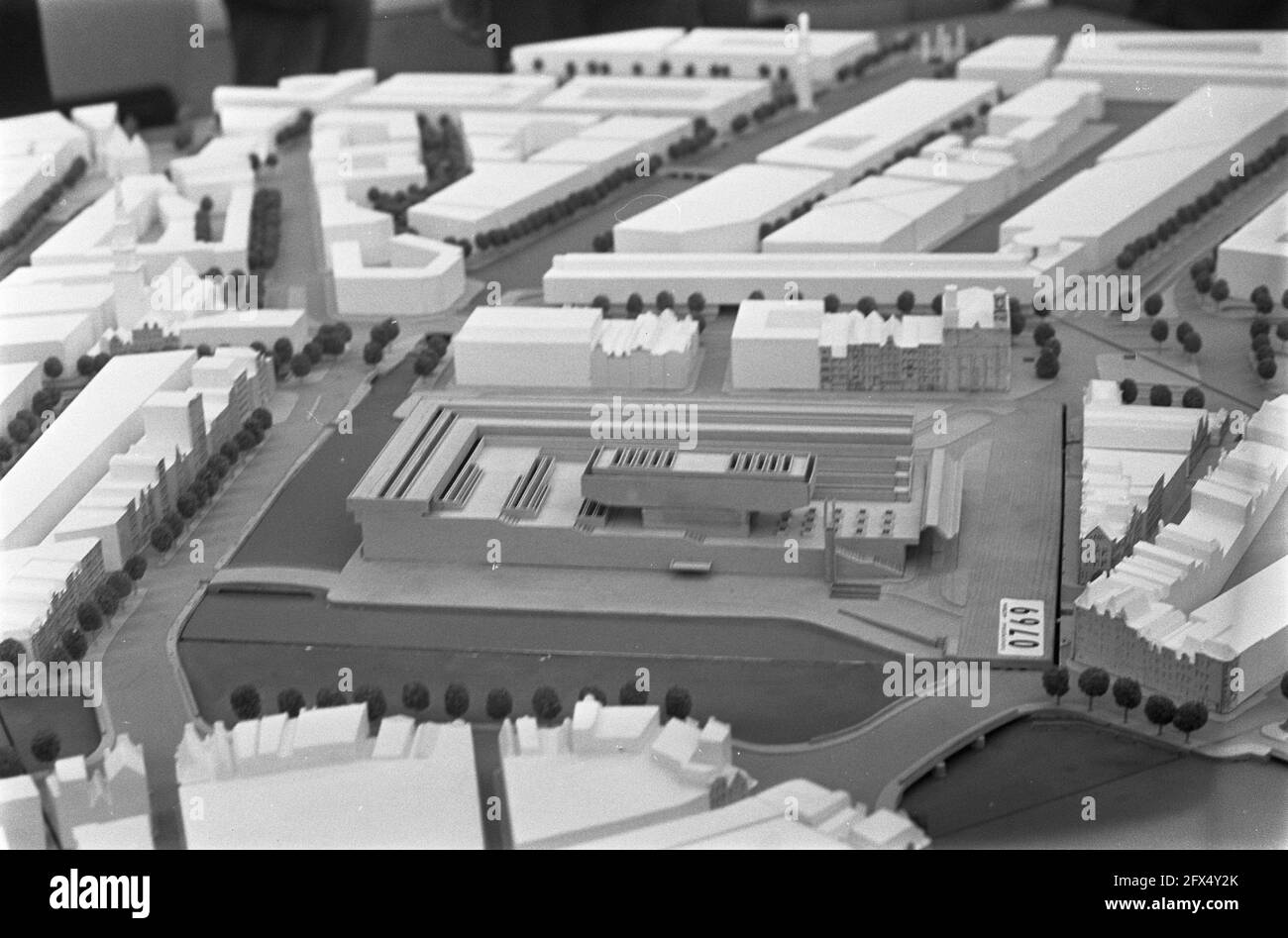 Viennese architect W. Holzbauer explains his design for Amsterdam city ...