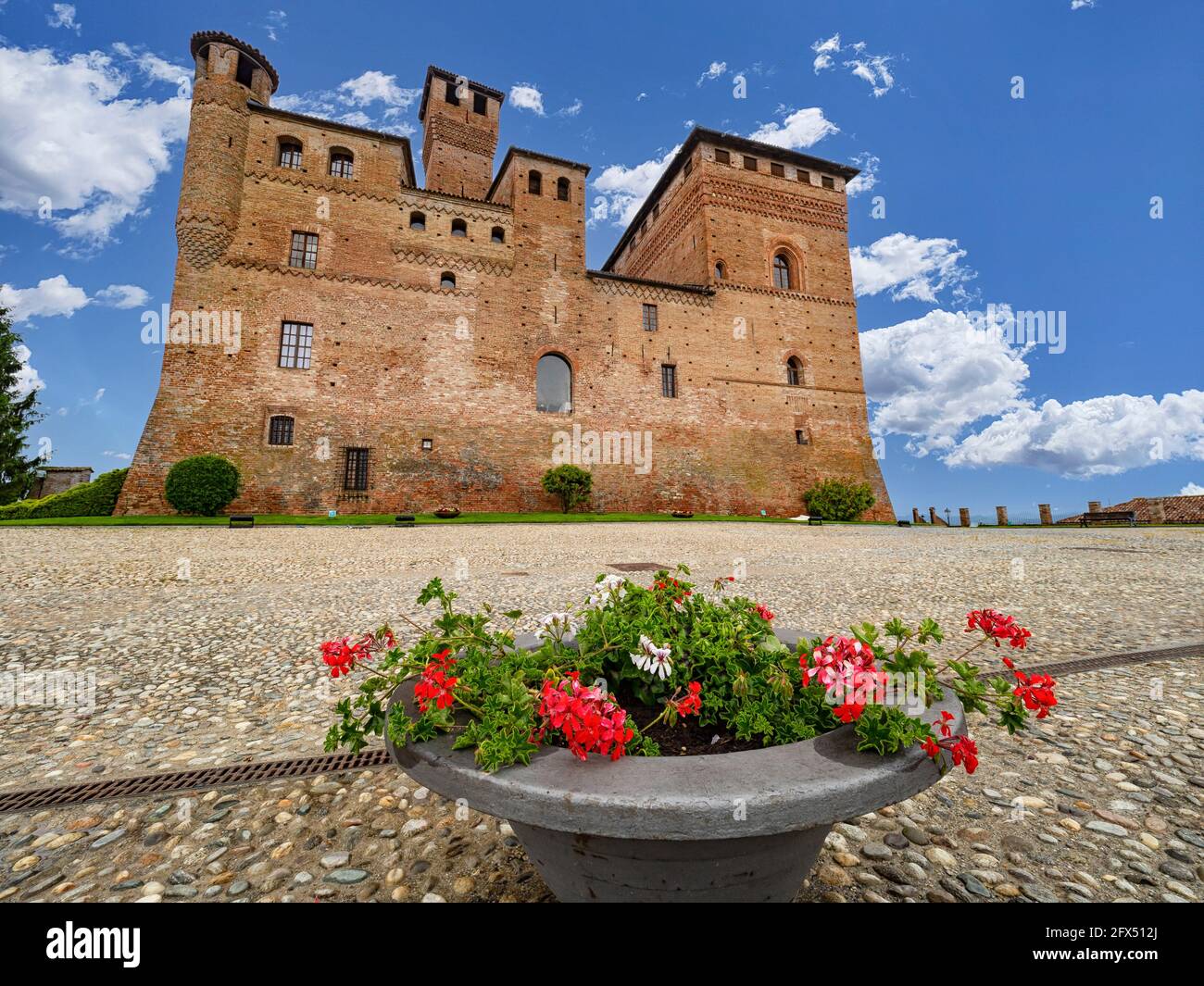Summer view castle grinzane hi-res stock photography and images - Alamy