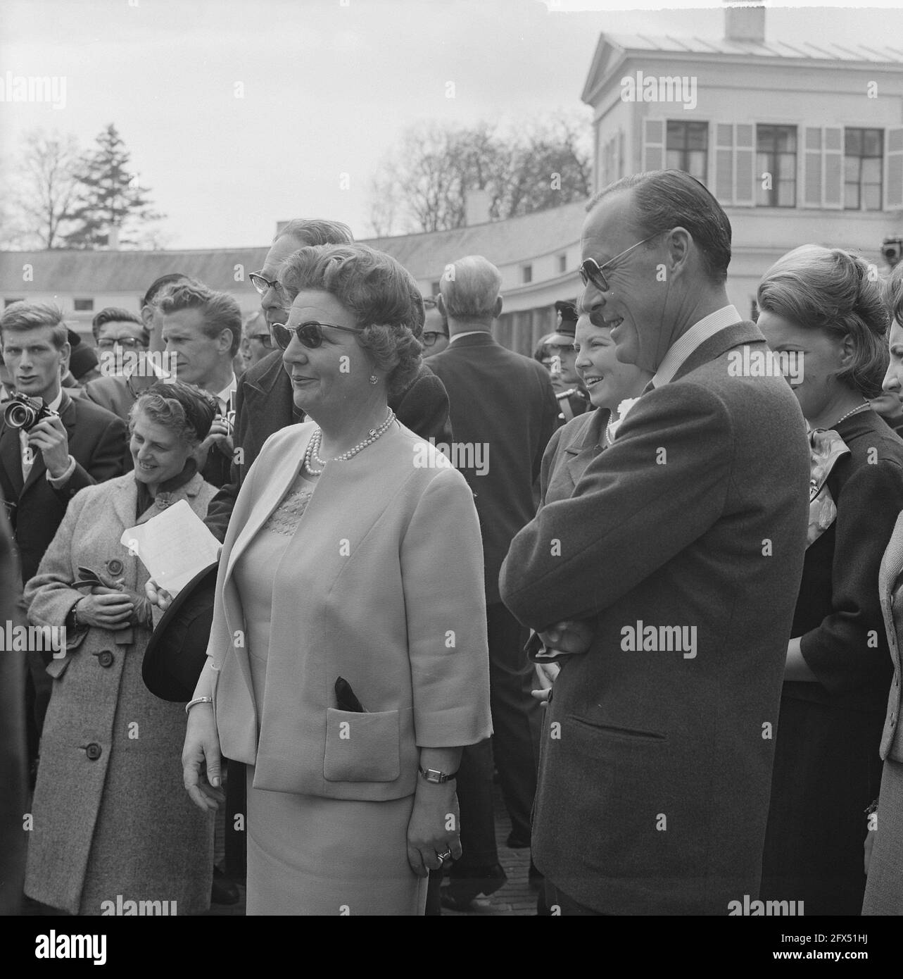 Party at Soestdijk, Queen Juliana and Prince Bernhard, April 30, 1963 ...