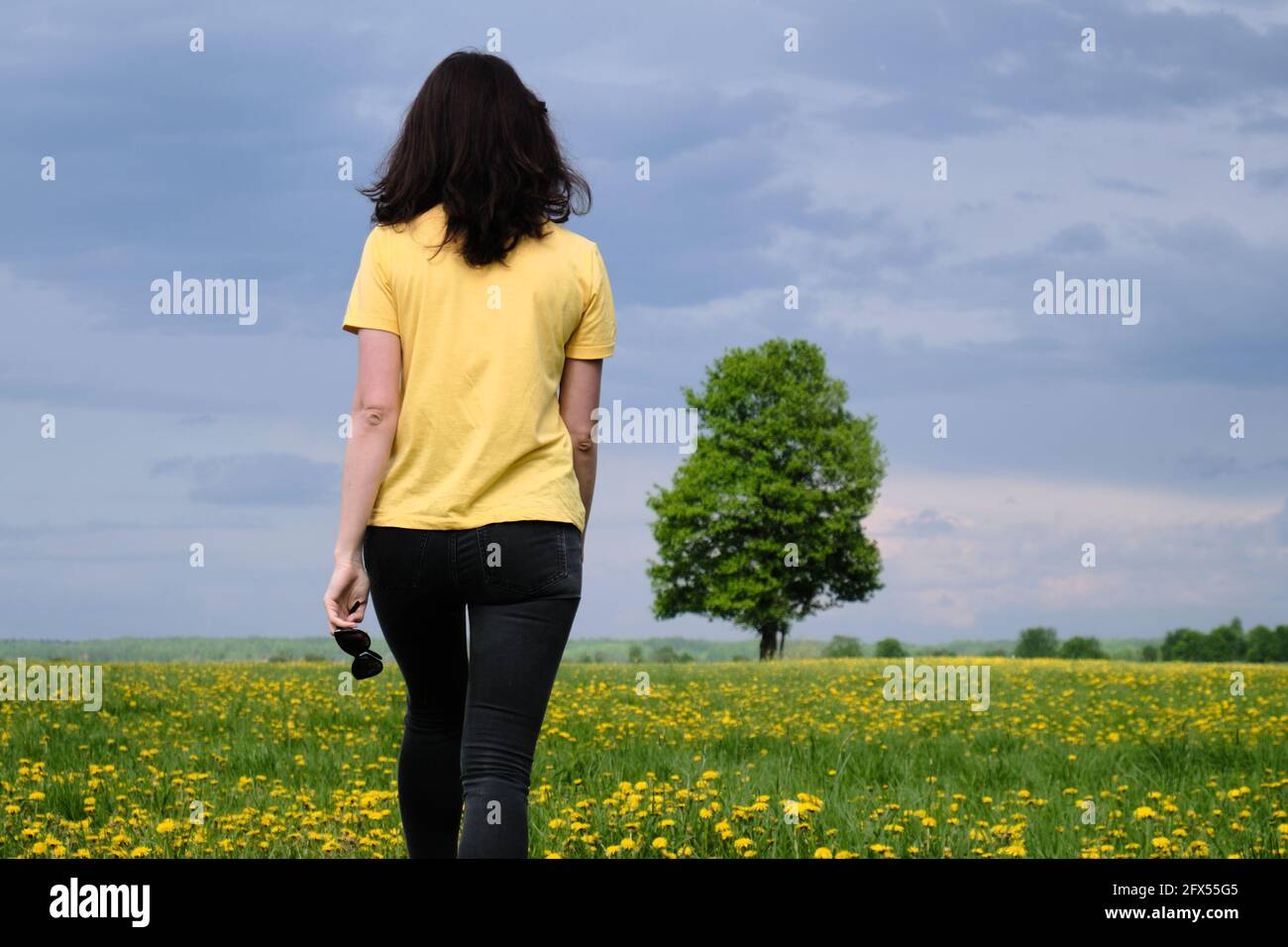 Girl walking across field hi-res stock photography and images - Alamy