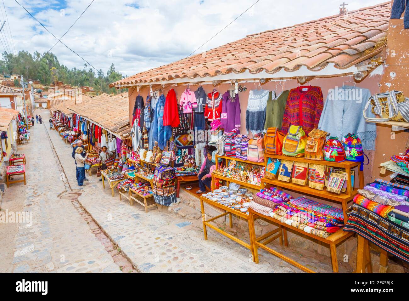 Street scene with tourist souvenir shops in Chinchero, a small Andean ...