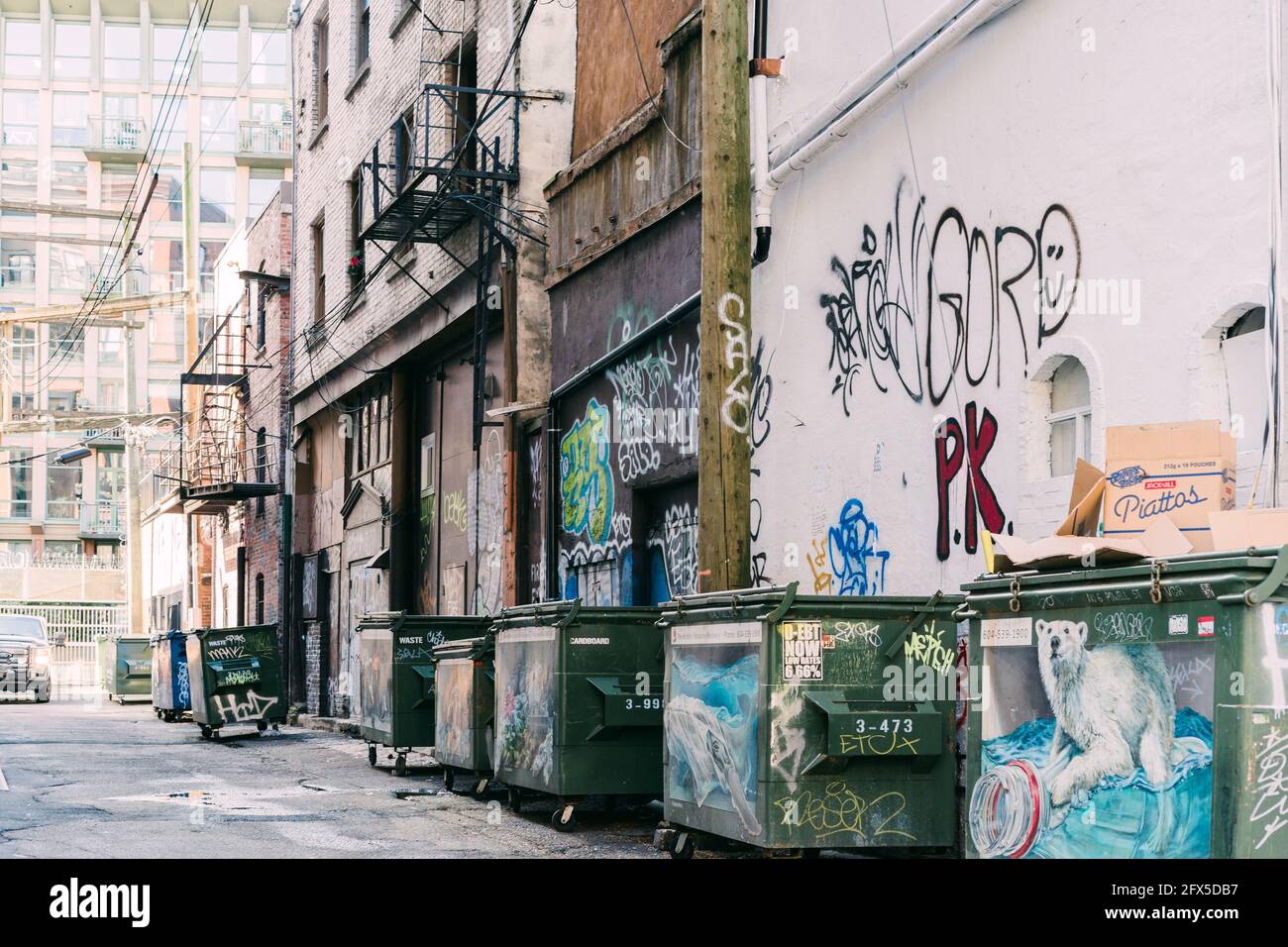 Dumpsters in an alley hi-res stock photography and images - Alamy