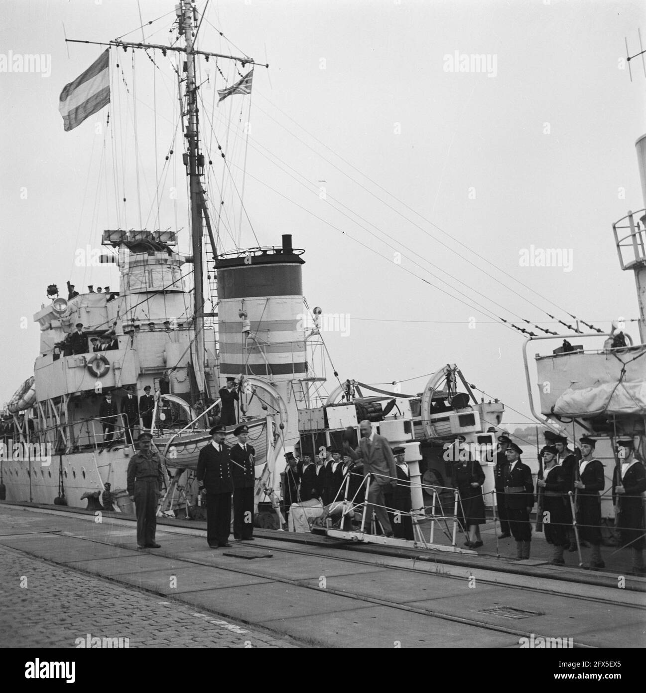 Destroyer 1945 hi-res stock photography and images - Alamy