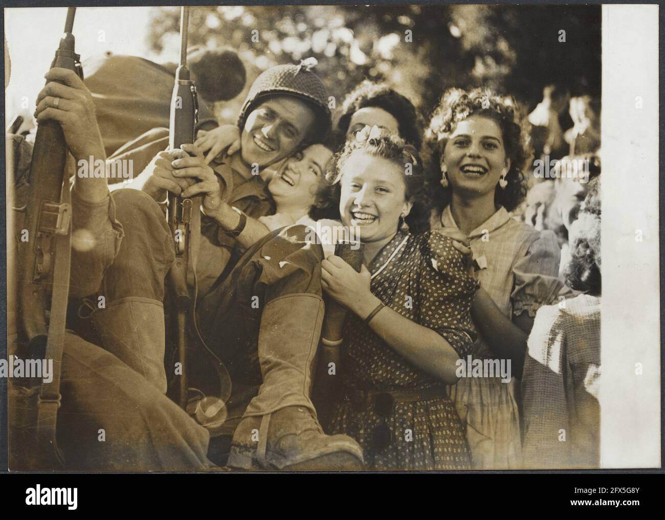 Liberation of paris 1945 hi-res stock photography and images - Alamy