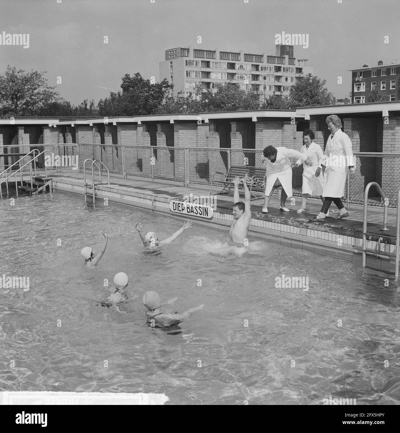 Municipal open air swimming pools hi-res stock photography and images ...