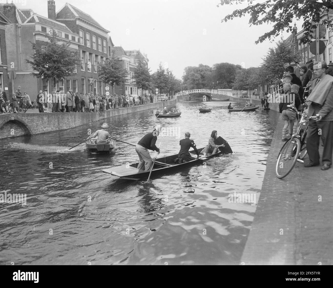 Rowing sloops hi-res stock photography and images - Alamy