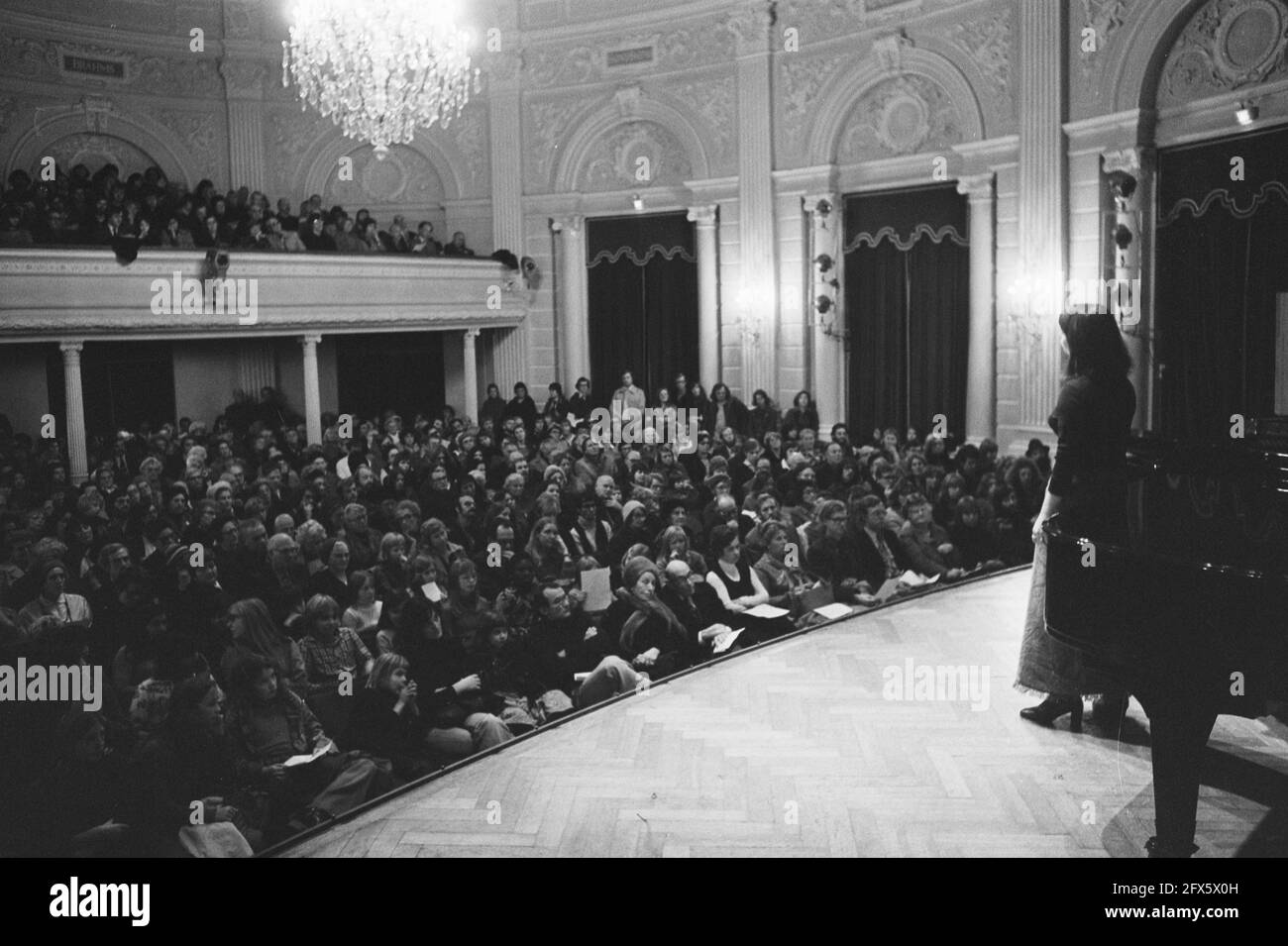 Crowded small auditorium hi-res stock photography and images - Alamy