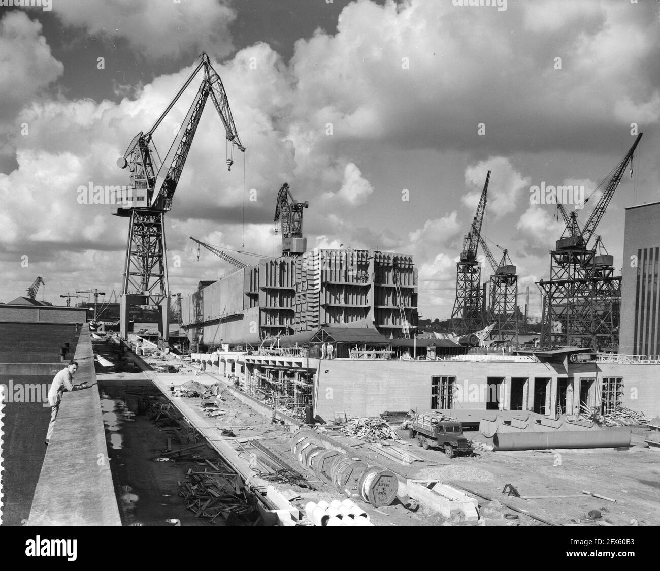 Rotterdam dry dock Black and White Stock Photos & Images - Alamy
