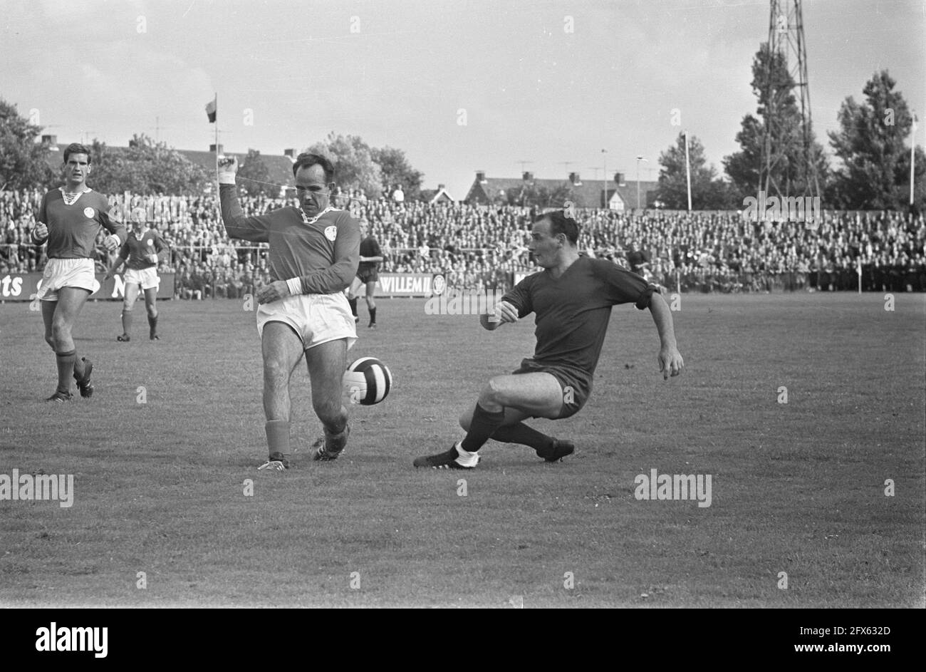 Game moment arie de oude straight hi-res stock photography and images ...