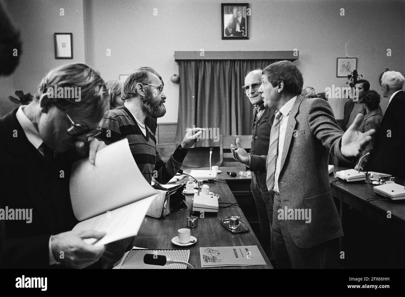 Vehement discussion hi-res stock photography and images - Alamy