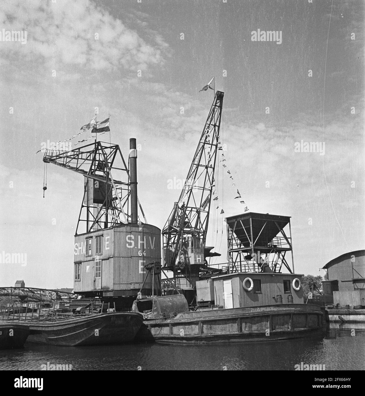 Lifting Cranes High Resolution Stock Photography and Images - Alamy