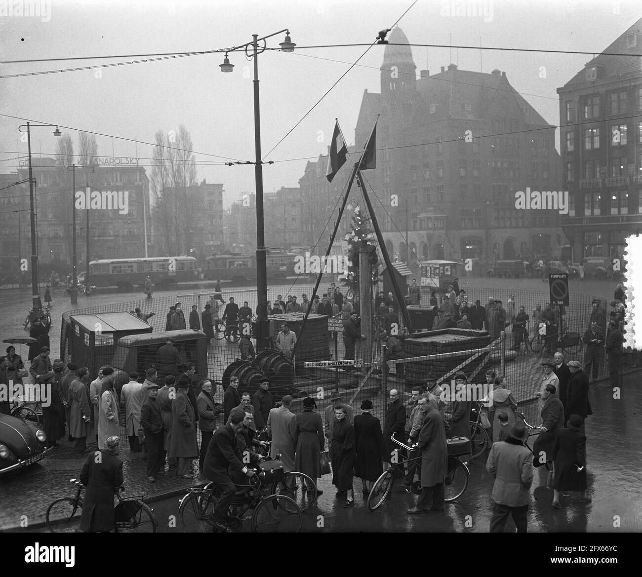 Determining amsterdams peil hi-res stock photography and images - Alamy
