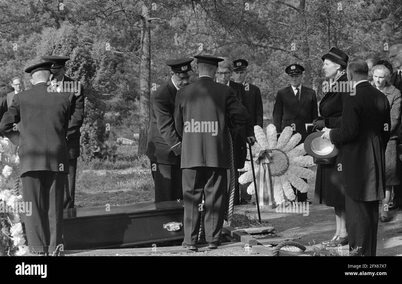 Dutch war cemeteries hi-res stock photography and images - Alamy