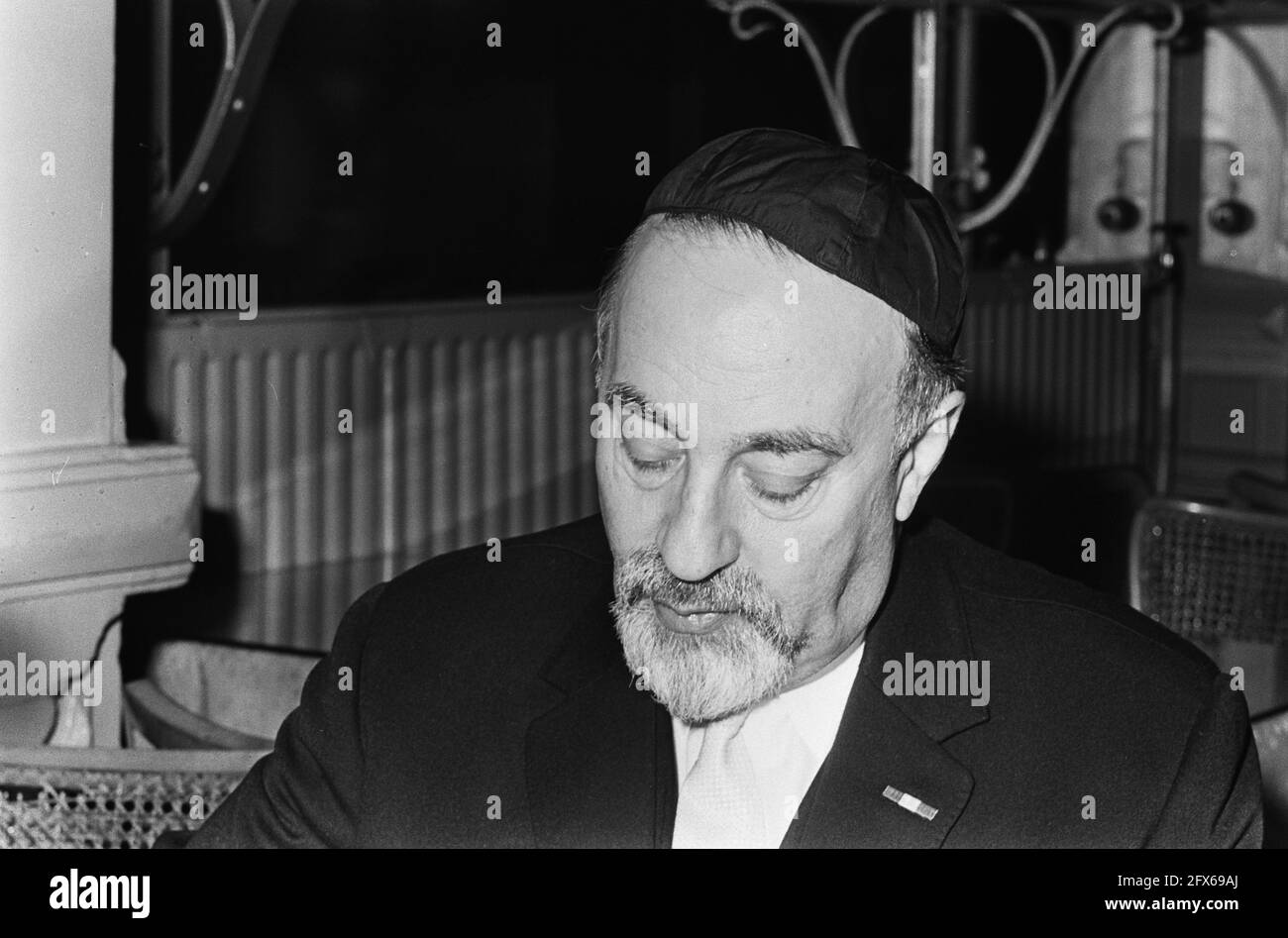 Chief rabbi e hi-res stock photography and images - Alamy