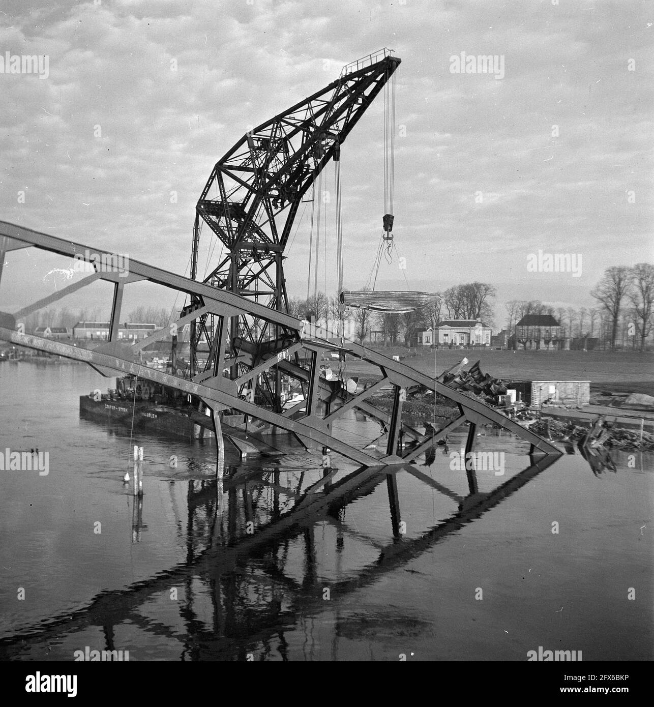 Rebuilding destruction world war ii hi-res stock photography and images ...