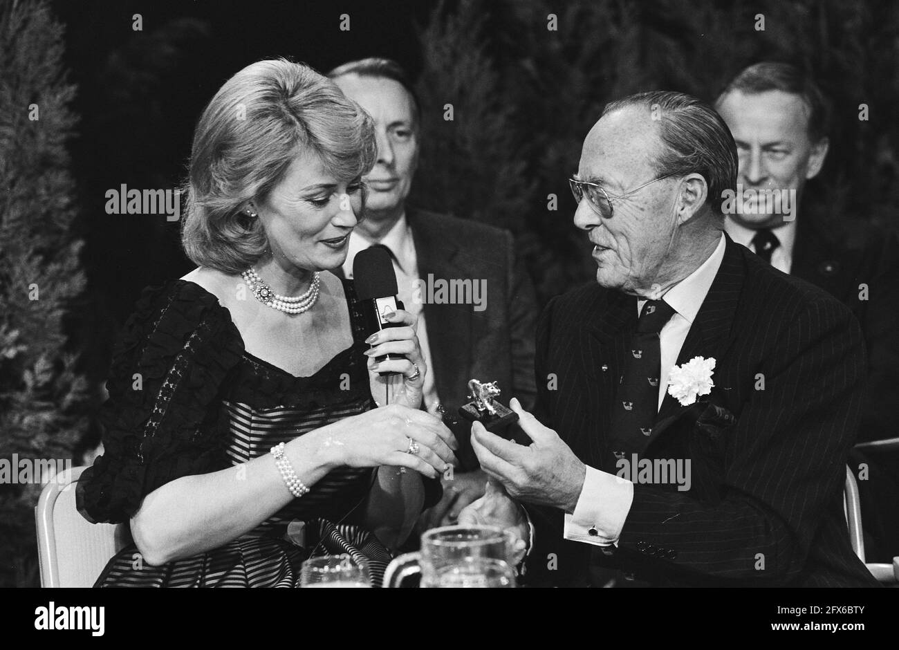 Prince bernhard presents willie dobbe hi-res stock photography and ...