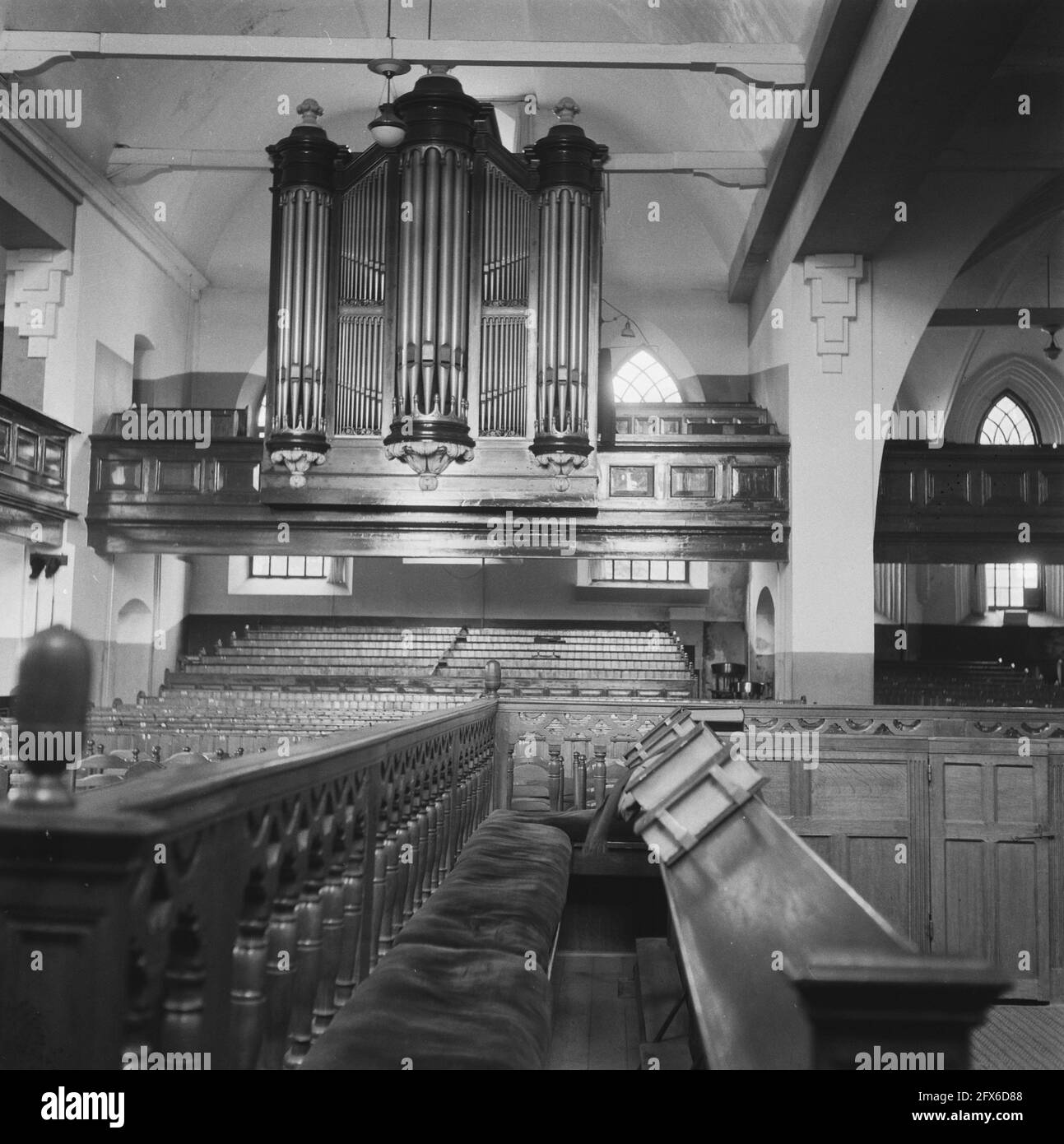 The nave and organ of the old church in Putten, October 29, 1945 ...