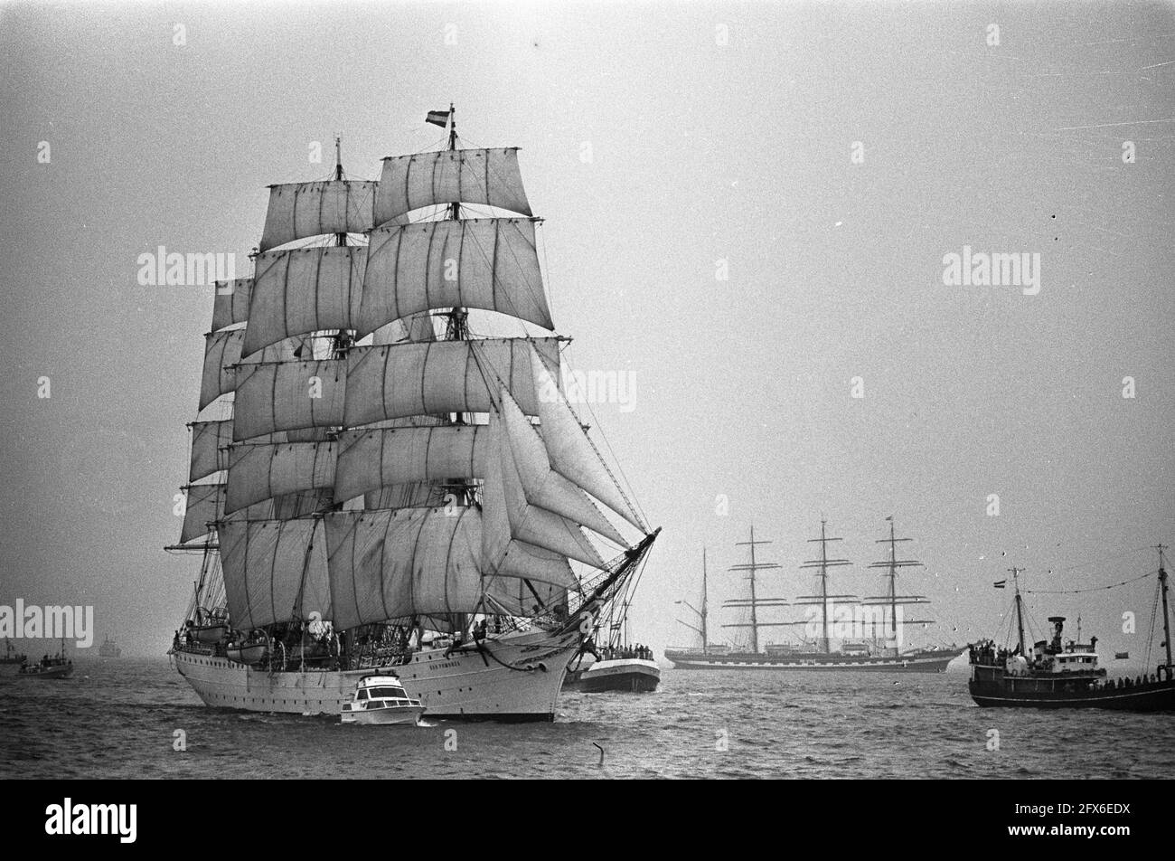 3 mast barque dar pomorza hi-res stock photography and images - Alamy