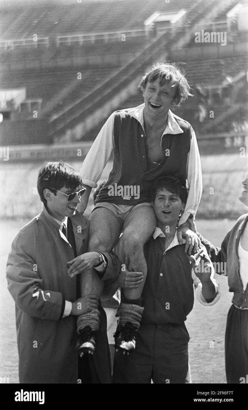 Hidde Maas of theater group Centrum on shoulders after victory over ...