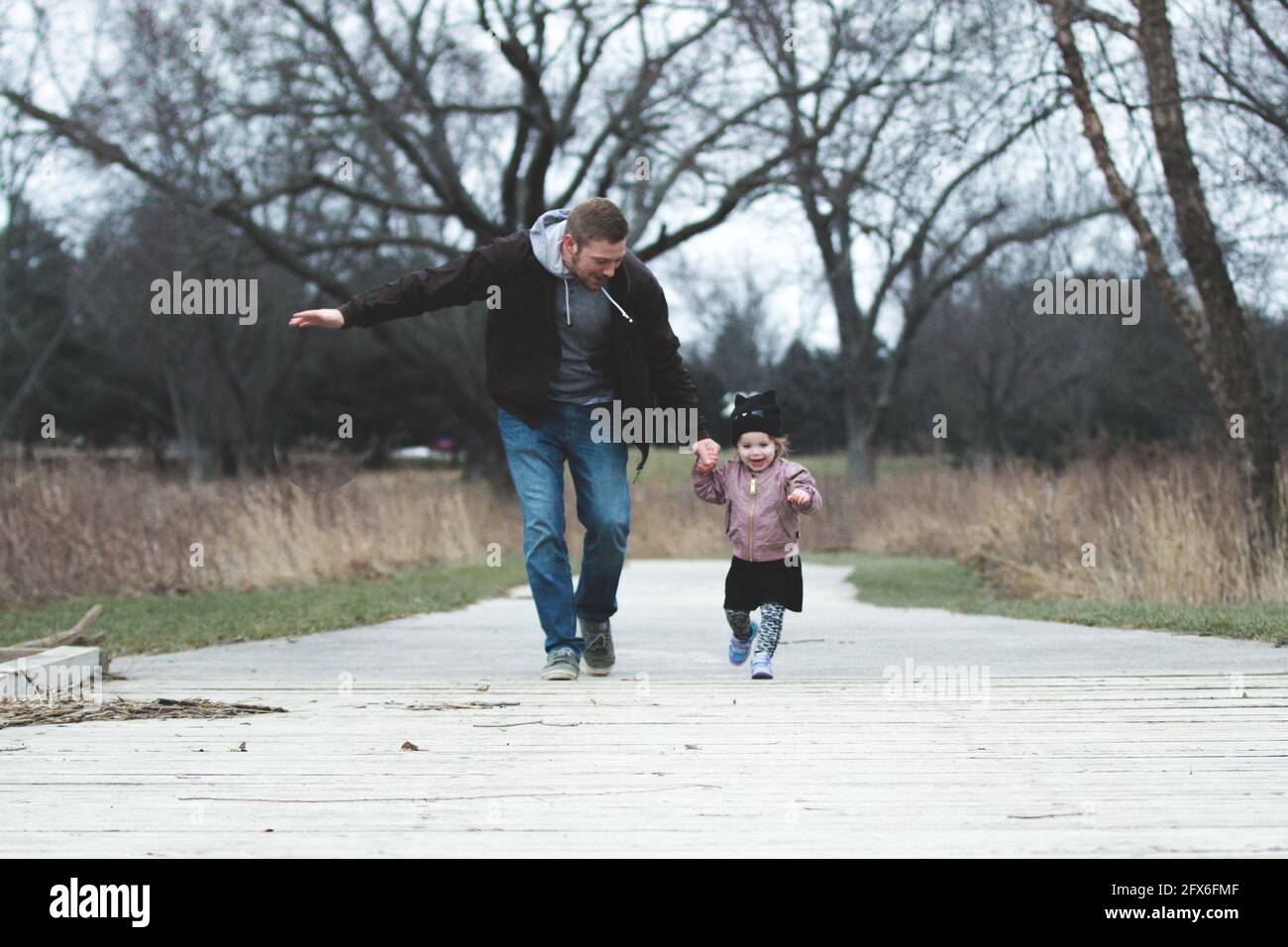Father running with daughter Stock Photo - Alamy