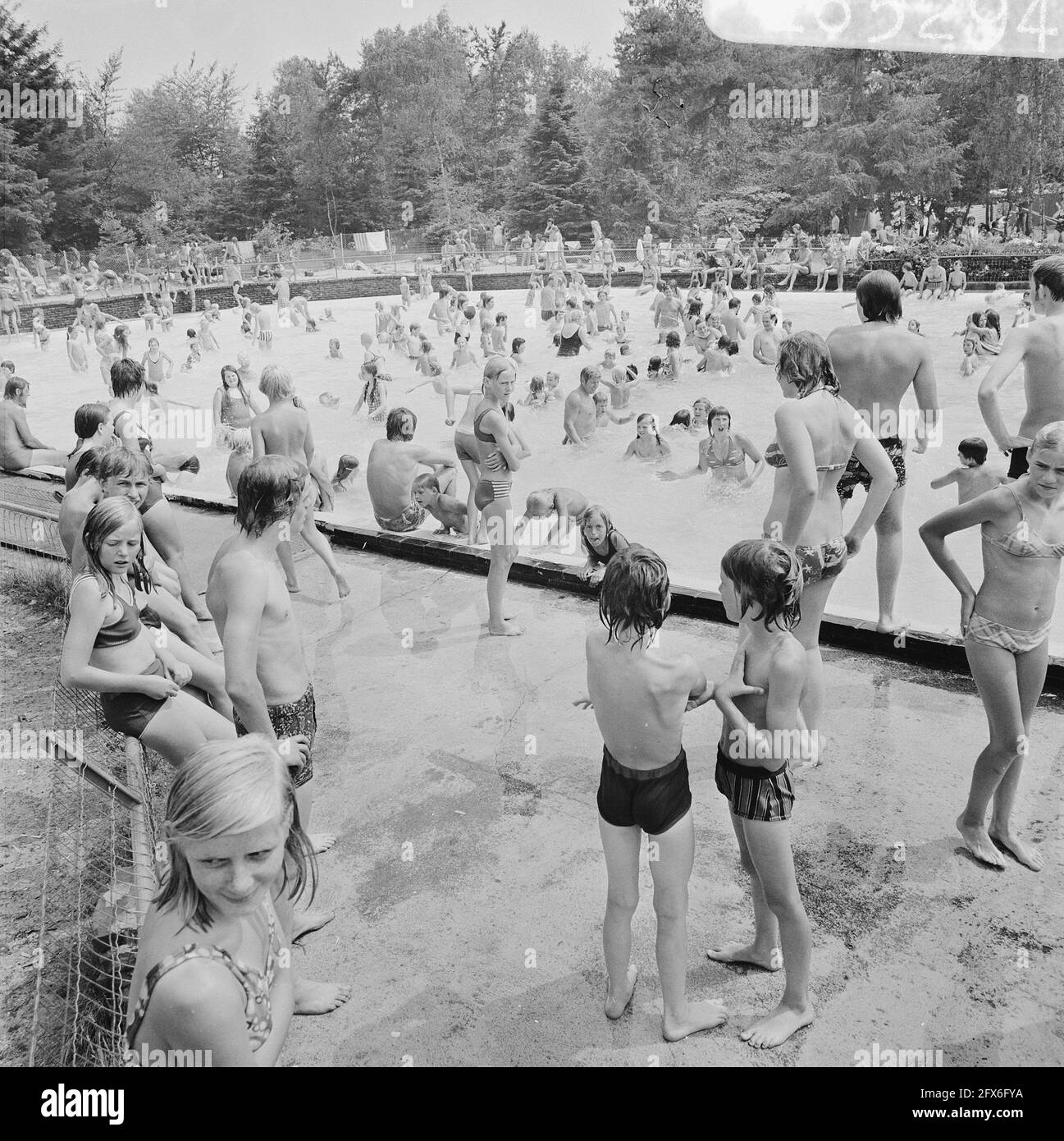 Heat, crowded swimming pool near Nunspeet, July 5, 1973, swimming pools ...