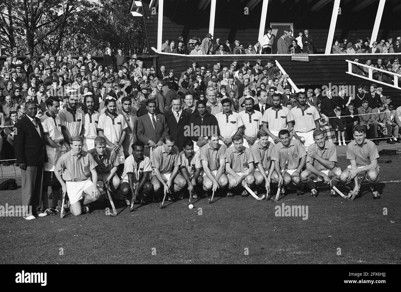 Dutch field hockey team together hi-res stock photography and images ...
