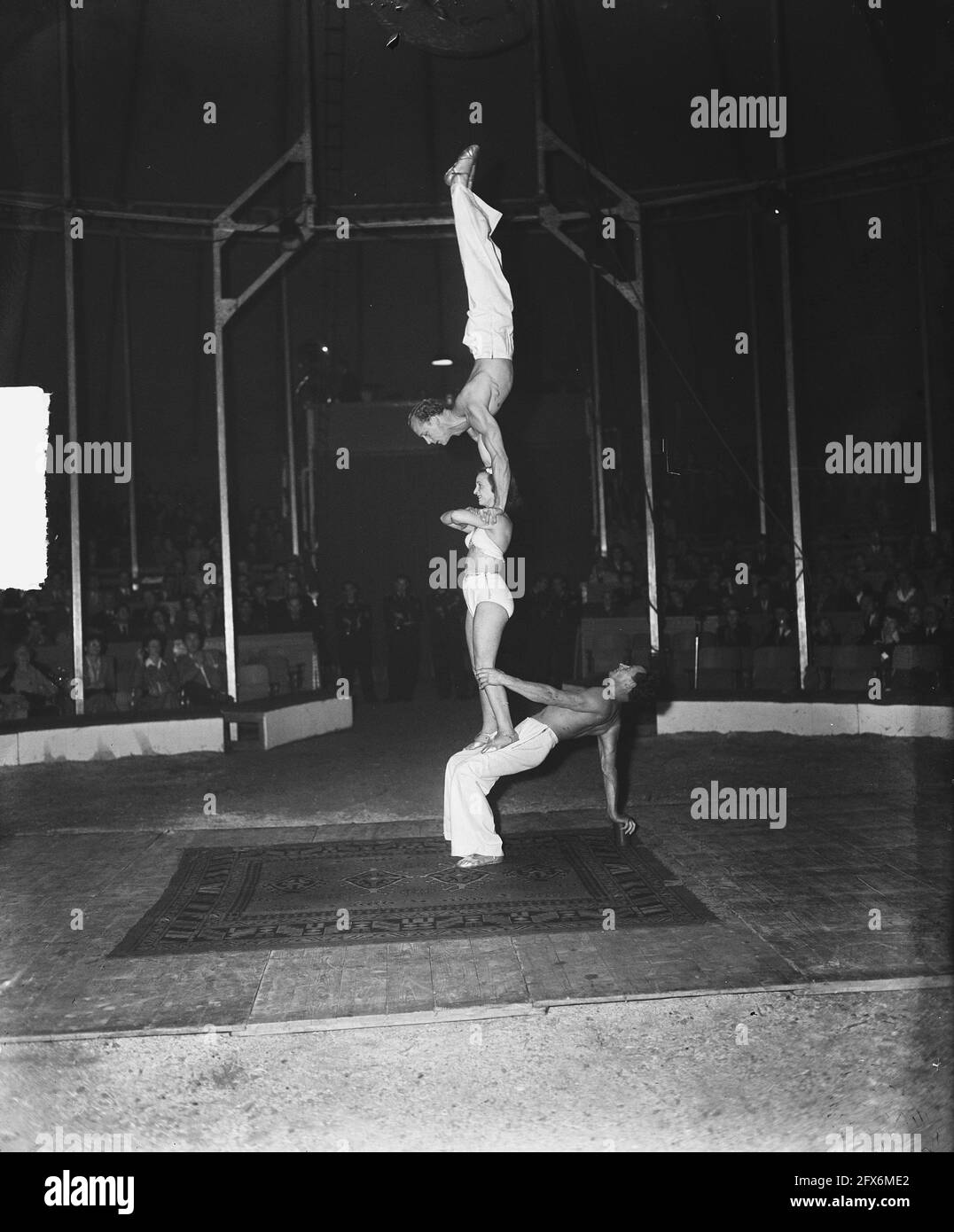 Acrobats and circus Black and White Stock Photos & Images - Alamy