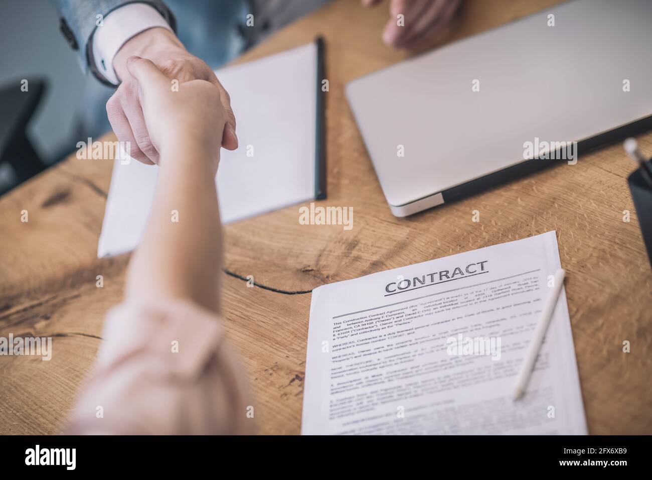 Handshake over table hi-res stock photography and images - Alamy