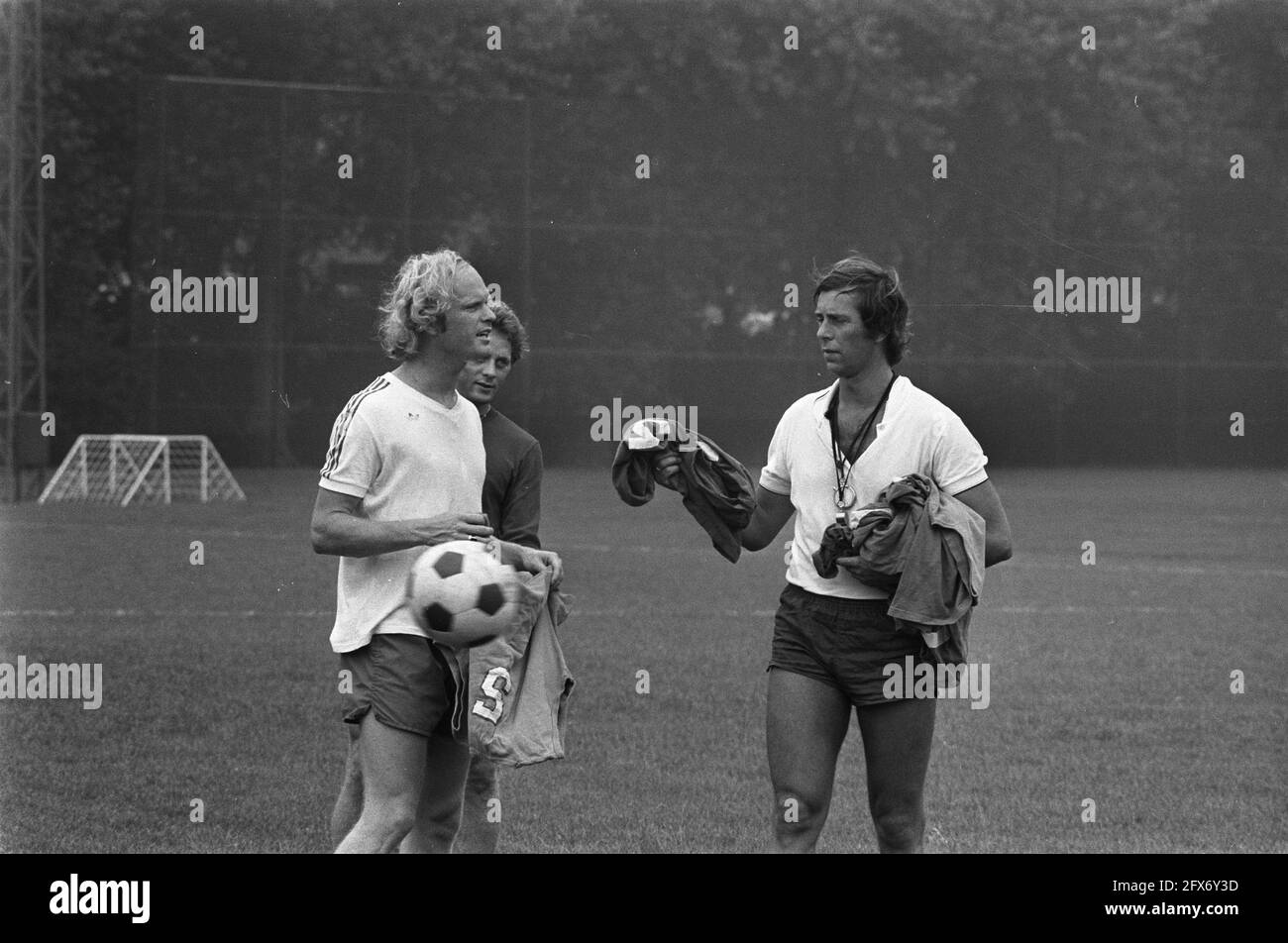 Assistant coach jan van daal gives instructions hi-res stock ...