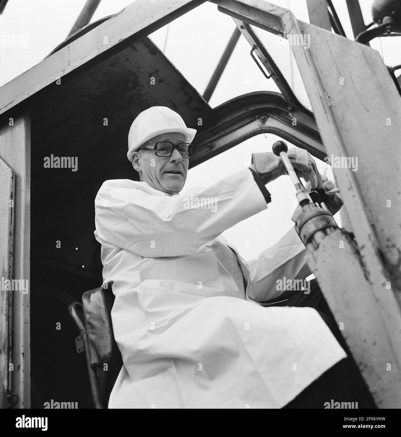 The alderman on the pile driver, December 14, 1973, piling, pile ...