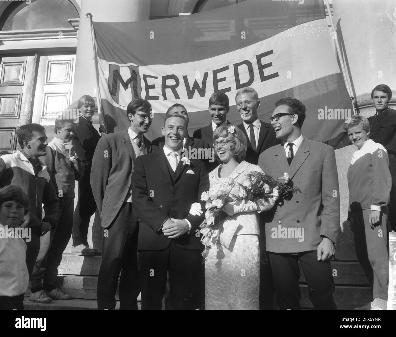 Marriage Jan Jiskoot, the bride and groom, 30 August 1965, brides and ...