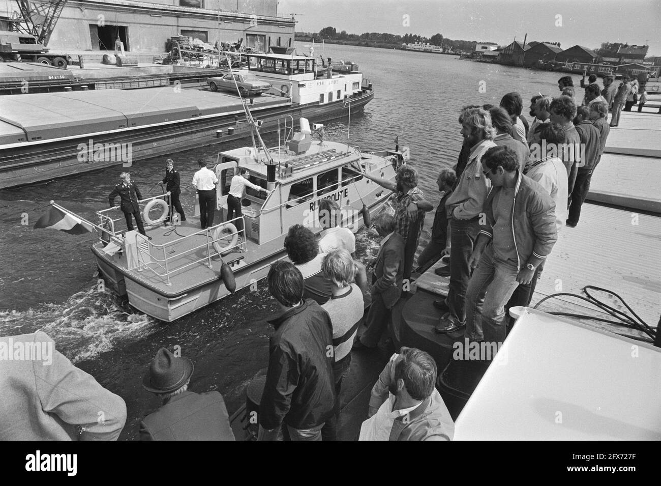 Transporting bargees hi-res stock photography and images - Alamy